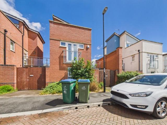 3 BED Detached house To rent