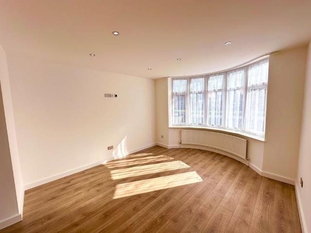 3 Bed Detached House, Valley Road, NG5