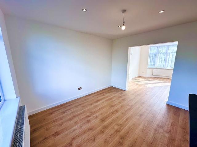3 Bed Detached House, Valley Road, NG5