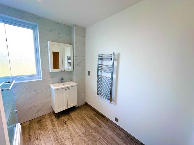 3 Bed Detached House, Valley Road, NG5