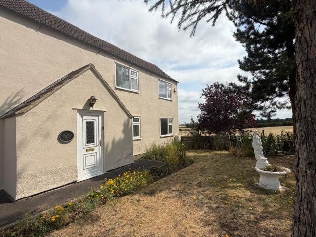 3 Bed Detached house For Rent