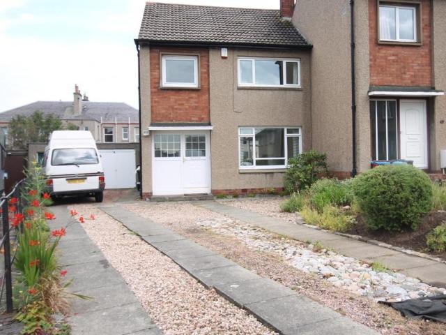 3 bed detached house for rent in Goldenacre