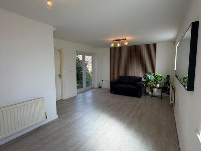 3 Bed Detached House, Kenninghall View, S2