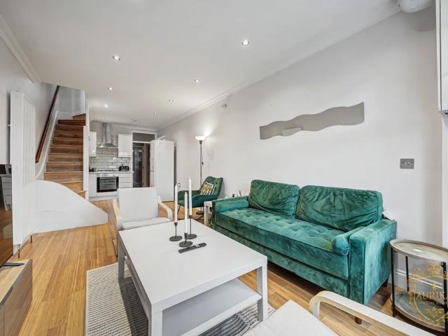 3 Bed Detached House, London, SW16