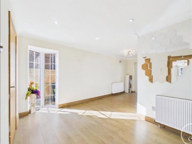 3 Bed Detached House, Oakdene Way, LS17
