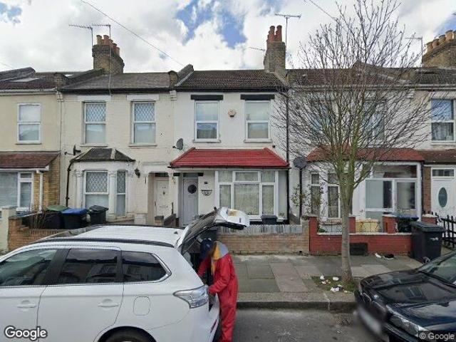 3 Bed Detached House, Raynham Avenue, N18