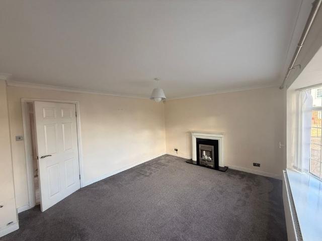 3 Bed Detached House, Red Lodge Close, LS8
