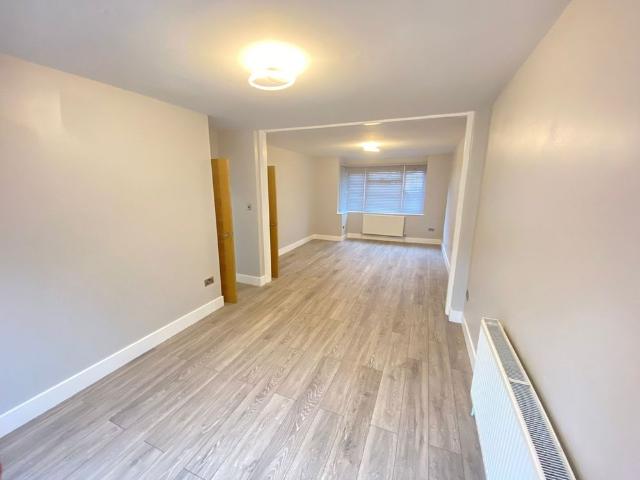 3 Bed Detached House, Seely Road, SW17