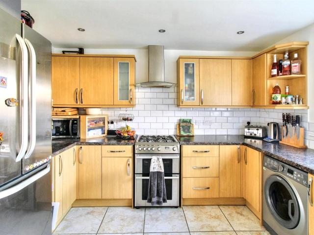 3 bed end of terrace to rent in Airedale Court, Chilwell. Nottingham, NG9 5PF