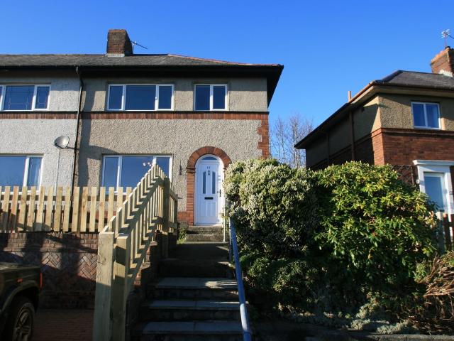 3 Bed End of terrace house To Let