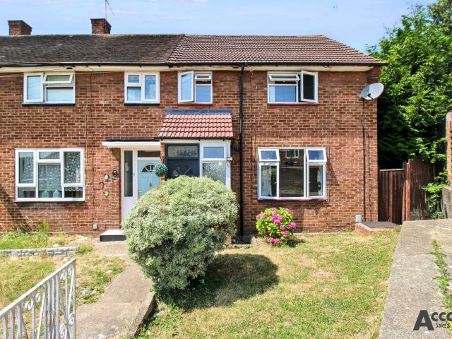 3 bed end of terrace house to rent in Dudley Gardens, Romford, RM3