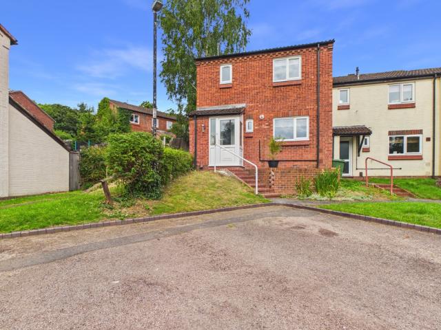 3 bed end of terrace house to rent in High Trees Close, Redditch, B98