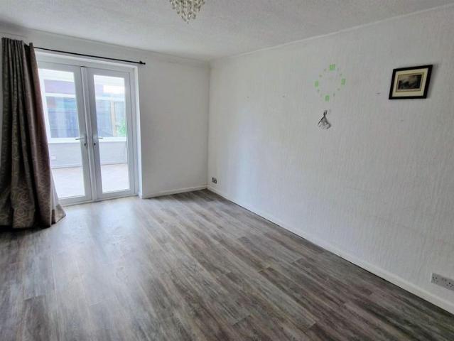 3 bed end of terrace house to rent in St. Oswalds Green, Walker