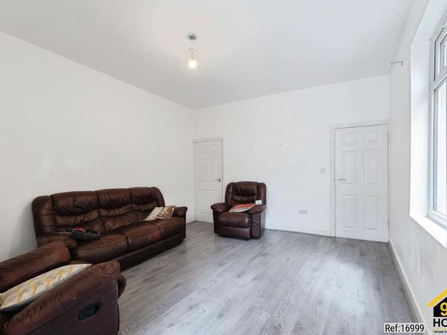 3 bed End of Terrace in Brays Lane, Coventry, CV2 4DZ