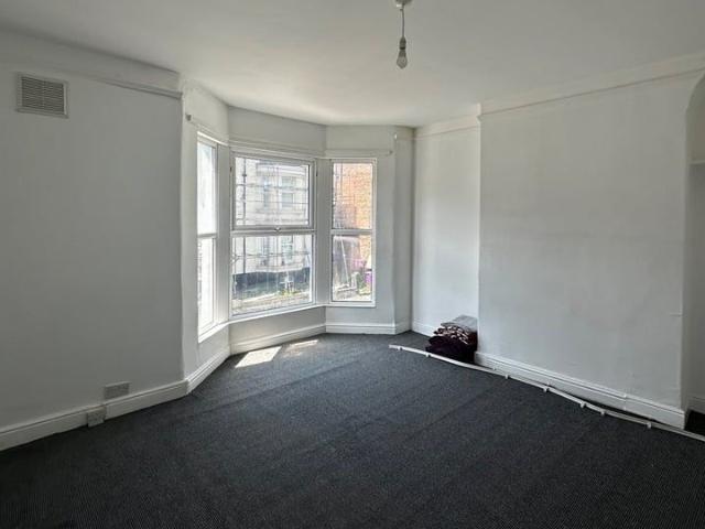 3 Bed End Terrace, Victoria Road, L13