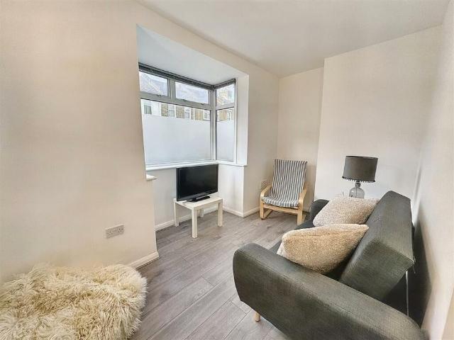 3 Bed End Terrace, White Road, E15