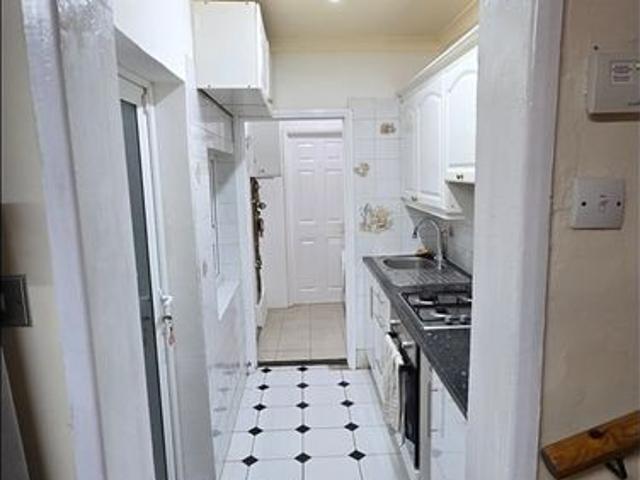 3 Bed End Terrace, Addington Road, CR0