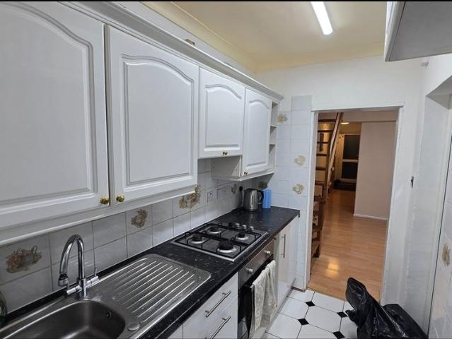 3 Bed End Terrace, Addington Road, CR0
