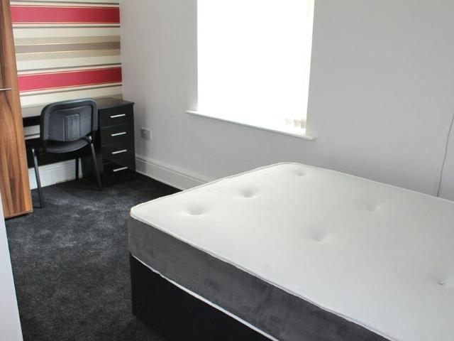3 Bed End Terrace, Deyne St, M6
