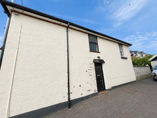 3 bed End Terrace House To Let