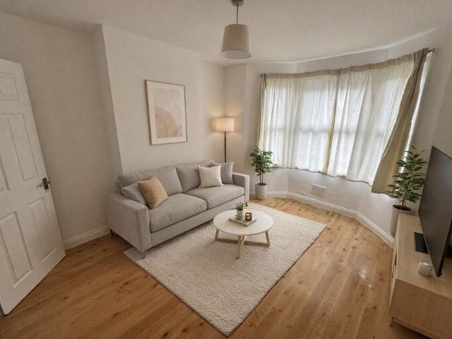 3 Bed End Terrace, Kensington Road, RG30