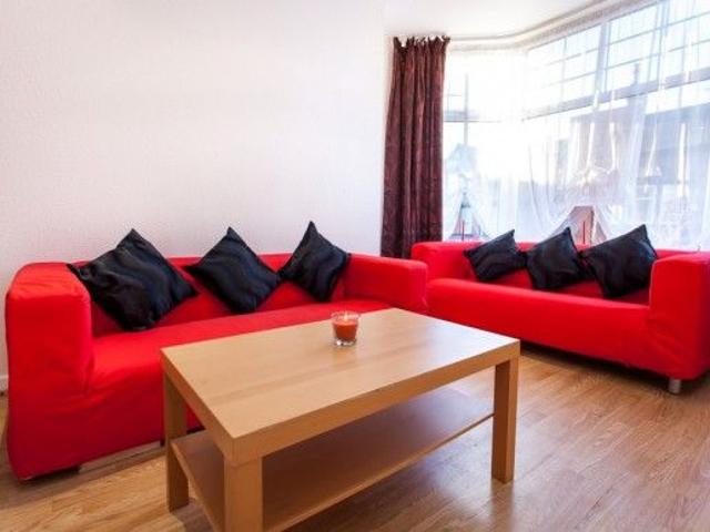 3 Bed Estcourt Avenue, Headingley, Ls6