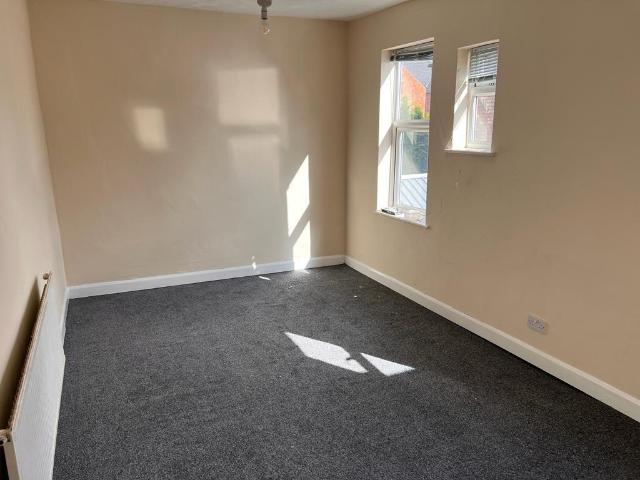 3 Bed – First Floor Flat – Evington. 3 bed block of apartments to rent £1,195 pcm £276 pw