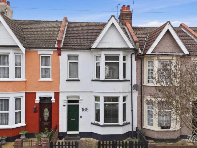 3 Bed For Sale in Westcliff on sea