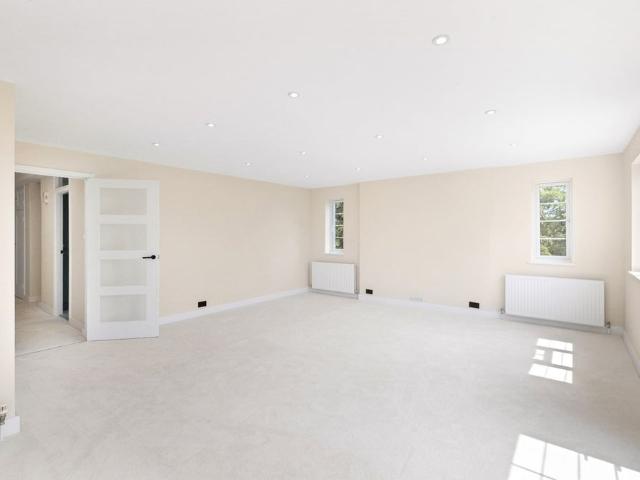 3 Bed Flat, Mulberry Close, NW4