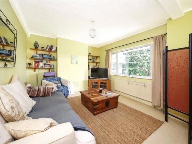 3 Bed Flat, Mundania Court, SE22