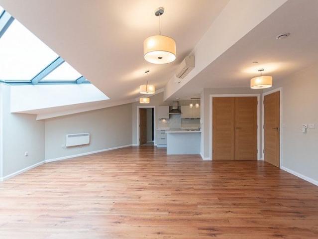 3 Bed Flat, Mann Island, L3