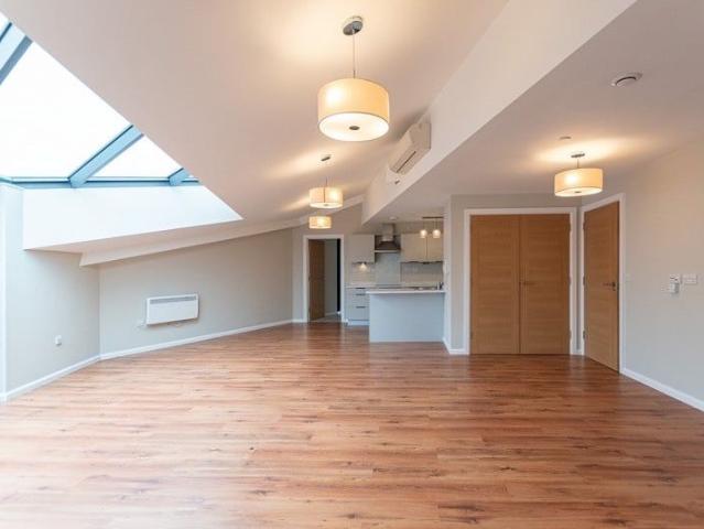 3 Bed Flat, Mann Island, L3