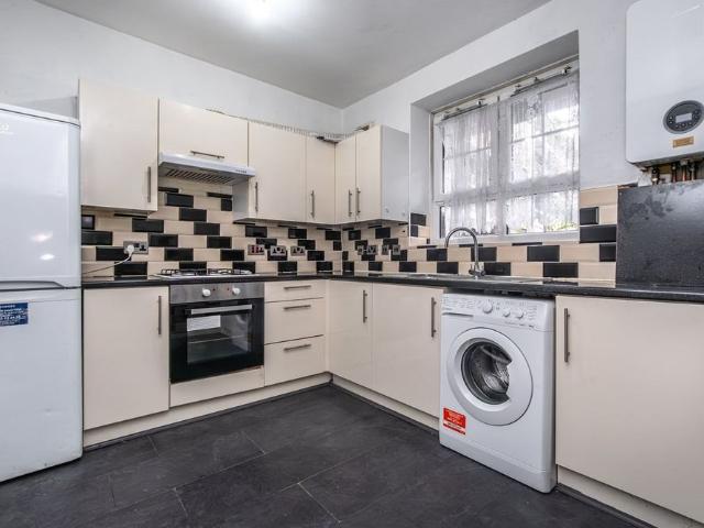 3 Bed Flat, Marden House, E8