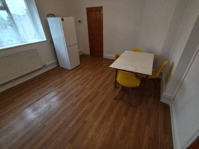 3 Bed Flat, Matthias House, N16
