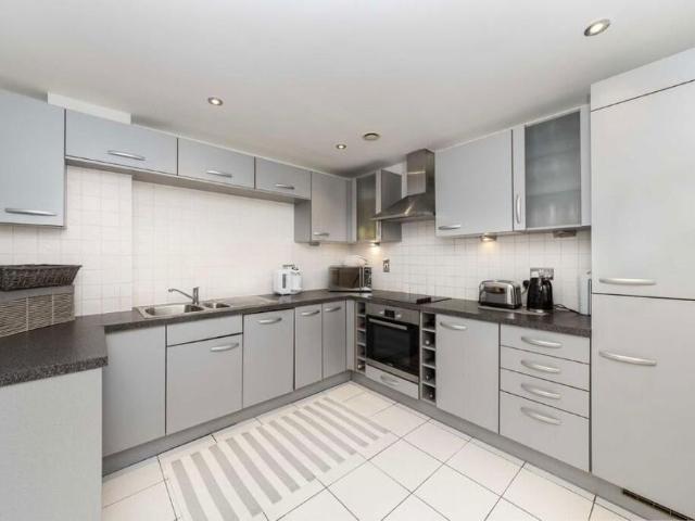 3 Bed Flat, Mercury House, W5