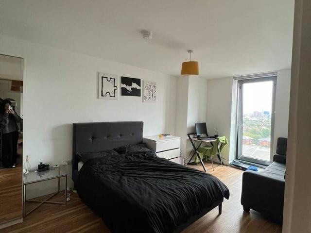 3 Bed Flat, Michigan Point Tower A, M50