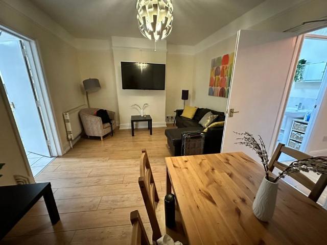 3 Bed Flat, Milton Road, SO15