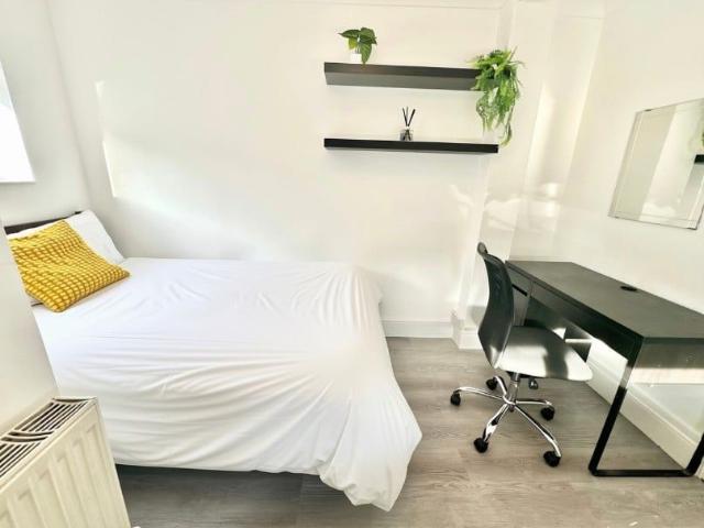3 Bed Flat, Milton Road, SO15