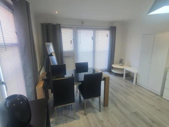 3 Bed Flat, Minerva Way, G3