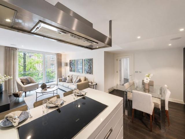 3 Bed Flat, Moore House, SW1W