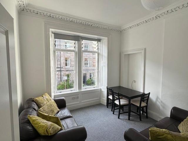 3 Bed Flat, Montague Street, EH8