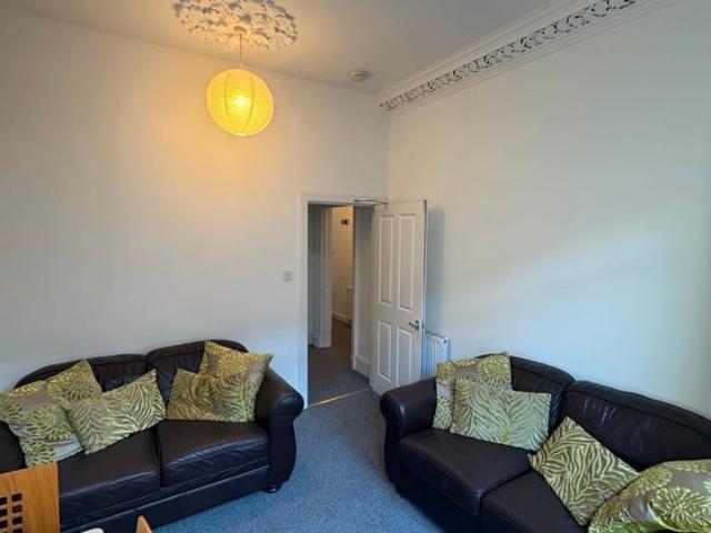 3 Bed Flat, Montague Street, EH8