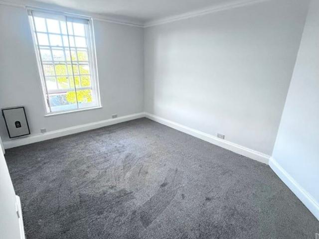 3 Bed Flat, Montrose Court, NW11