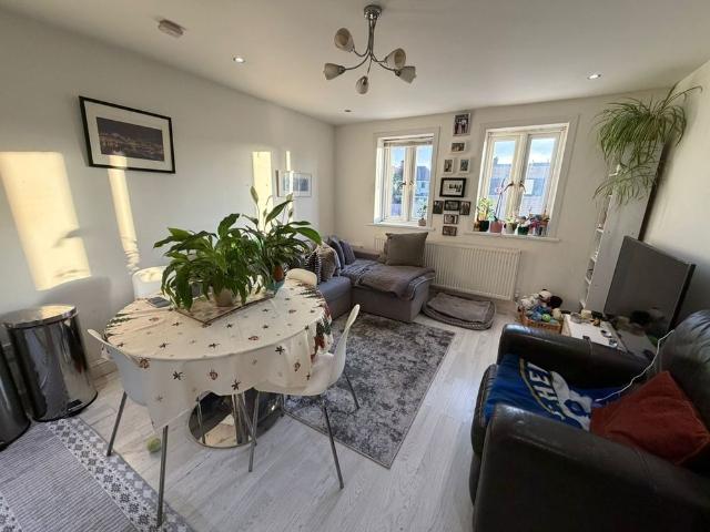 3 Bed Flat, Morden Road, SW19