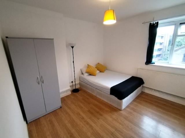 3 Bed Flat N16 £3000 | Family Only | July