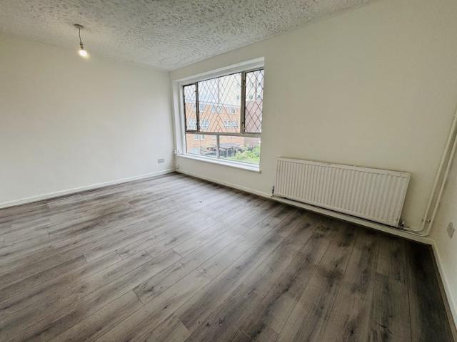 3 Bed Flat – Near Canary Wharf