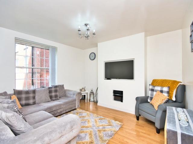 3 bed flat near hackney downs e5