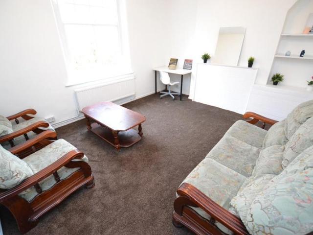3 Bed Flat Near Shoreditch