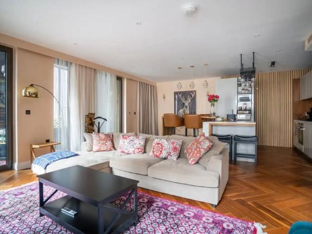 3 Bed Flat, New Union Square, SW11