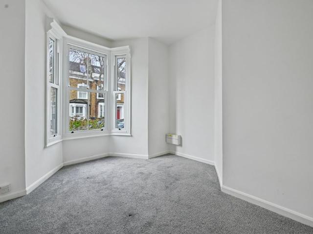 3 Bed Flat, Nevill Road, N16